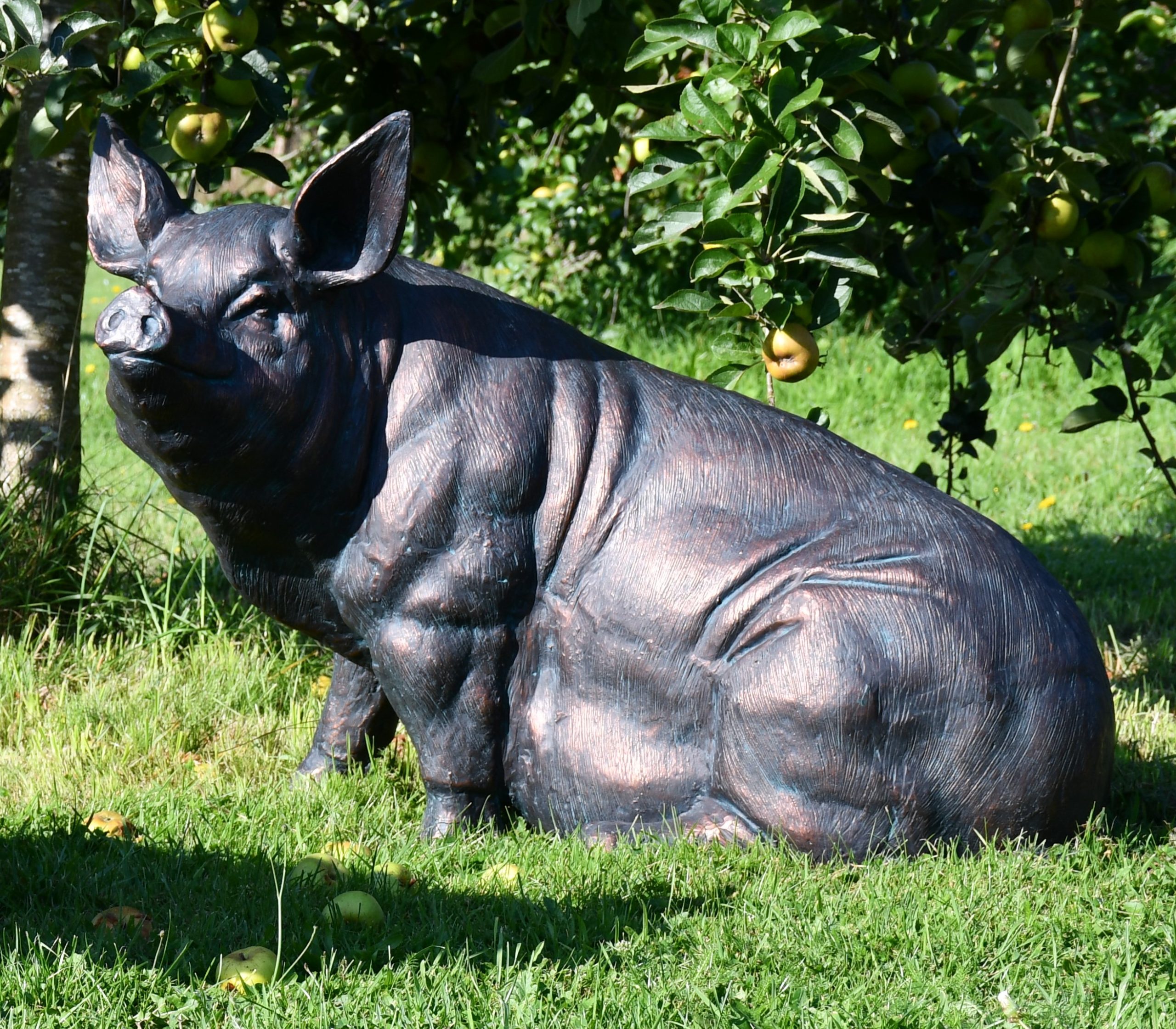 Contented Sitting Pig - Garden Wonders UK